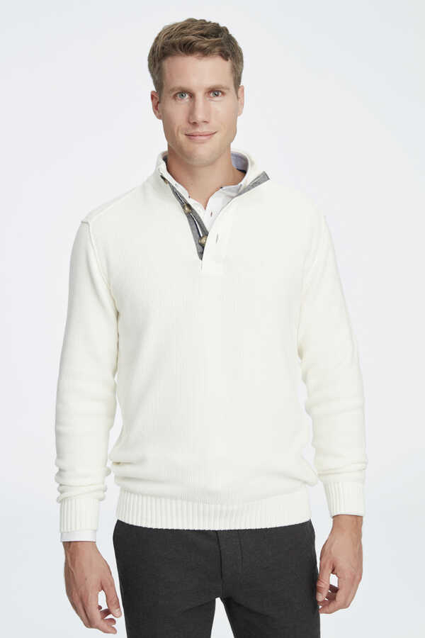 Quebec Ecru Short Buttoned Sweater - Smile